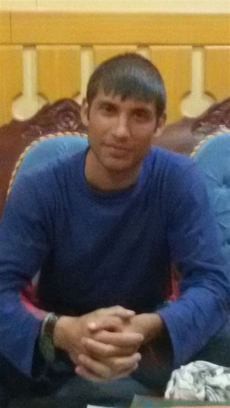 بشیر احمد روزهاست بدلیل شرایط بد کار در قطر از آن کشور فرار کرده است ماه ها معاشش را نداده اند