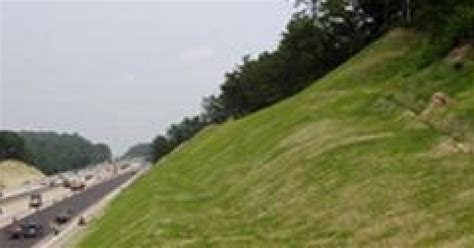 흘러내리는 법면녹화 전문기업 창조조경