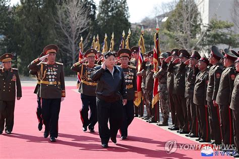金正恩视察坦克部队 韩联社