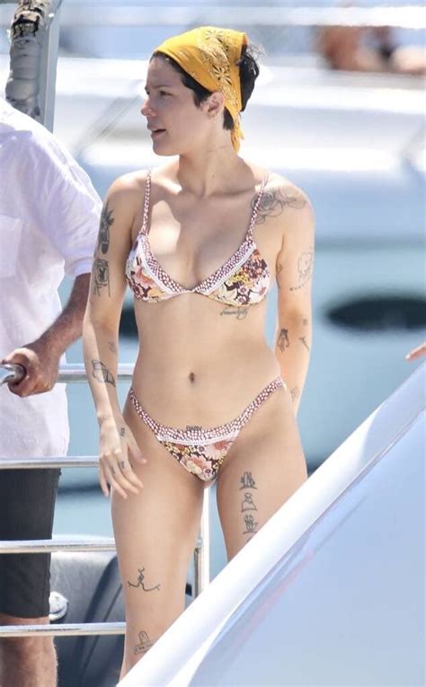 Halsey Updates On Twitter Halsey Bikini Bodies Bikinis