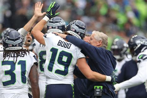 Seahawks Fans React To Jake Bobos First Touchdown Teams Win Vs Panthers Field Gulls