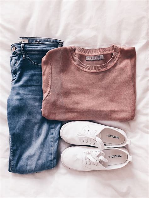 Lookbook Pink Jumper Lucy Mary