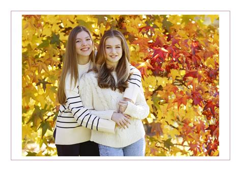 La Princesa Leonor Y La Infanta Sofía Protagonistas De La Felicitación Navideña Viva Campo De