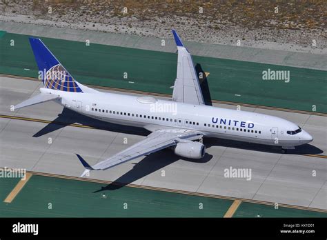 United Boeing 737 800