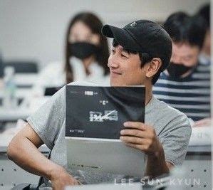 Pin De HL C En UC774 UC120 UADE0 U674E U5584 U5747 Lee Sun Kyun