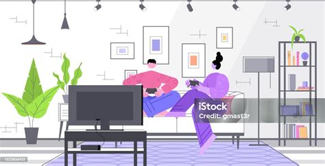 커플 데 재미 재생 비디오 게임 남자 여자 사용 무선 게임 패드 컨트롤러 게임 E 스포츠 레저 게임 놀기에 대한 스톡 벡터 아트