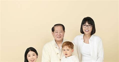 사유리 훌쩍 큰 아들 유방암 투병 母와 함께 단란한 가족사진