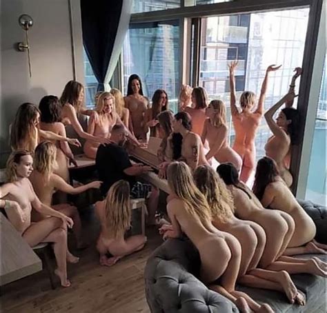 El playboy ucraniano detrás de la sesión de fotos con decenas de modelos desnudas podría pasar