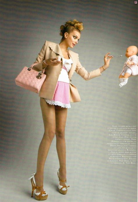 No Smoking Vogue Paris Nisan 2009 Maternity