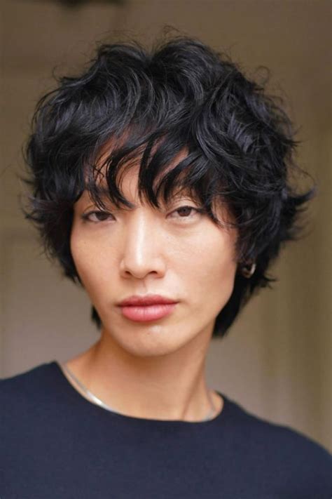35 Short Shag Haircuts To Add Texture Effortless Wavy Shag