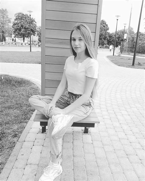 Фотосессия Идеи для фото M Instagram Sofia Instagram Photo