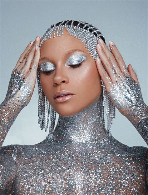 Glitter Bodypaint Editorial Photoshoot Foto Inspiration Korsett