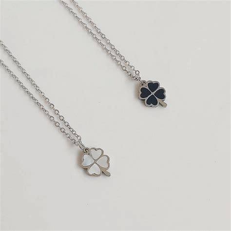 네잎 클로버 목걸이 써지컬 써지컬스틸 체인 여자친구 기념일 선물 우정템 커플 행운23 Hn017