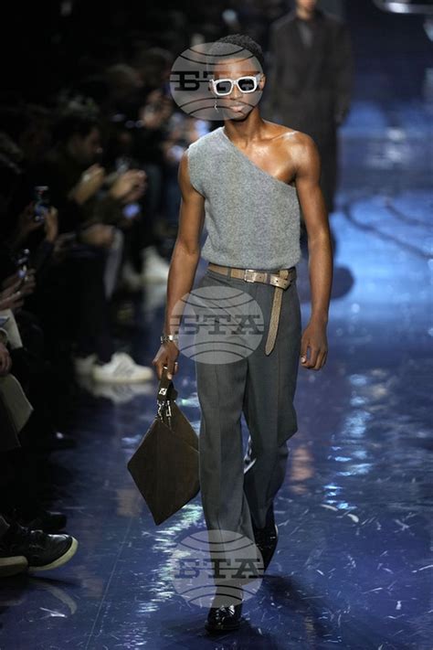 Долче и Габана и Фенди показаха в Милано че са готови за парти Утро