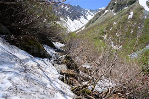 【北アルプス】涸沢岳 登山（テント泊・残雪期）6月の雪渓登り、急峻な小豆沢から絶景の稜線へ！ Japan Nomad 〜旅と山と写真のブログ〜