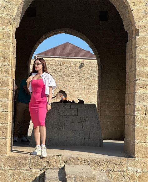 Actress Nida Khan Beautiful Pictures With Her Husband Reviewitpk