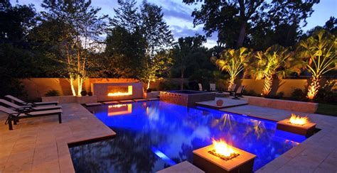 5 Linear Fireplace W 2 Fire Effects In Pool Luxury Pools