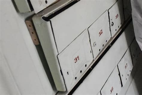 Взамен тех которые сломал сам в Новосибирске хулиган купил новые