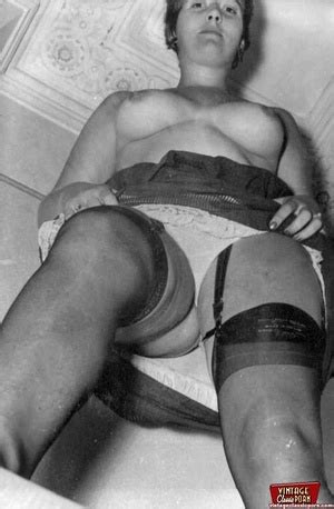 Sexy Vintage Topless Girls Enjoy Posing In Xxx Dessert Picture