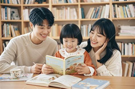 成长ai数字艺术 父母带孩子在社区阅读室讲故事亲子互动成长教育 Ai人像免费下载 Jpeg格式 4096像素 编号71160672 千图网