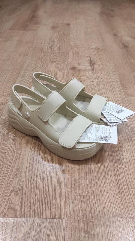 Crocs Skyline Sandals — ціна 2500 грн у каталозі Сандалі Купити жіночі речі за доступною ціною