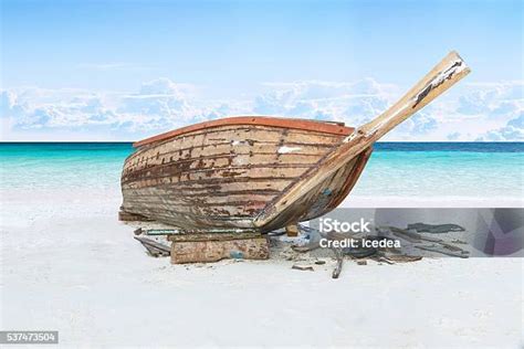 까다로움 낚시는요 배죠에 처박은 파란 하늘 바다빛 0명에 대한 스톡 사진 및 기타 이미지 0명 모래 목재 재료 Istock