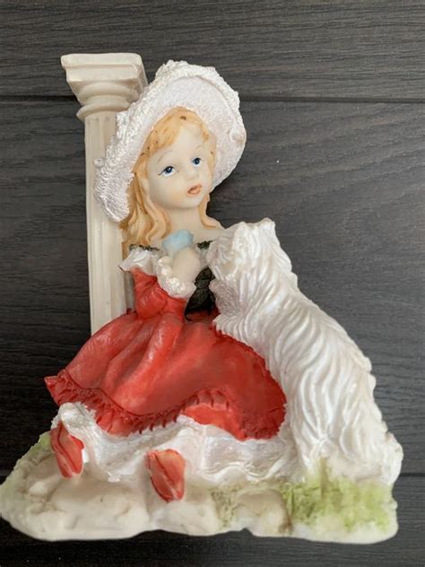 Статуетка дівчинка з собачкою — ціна 200 грн у каталозі Статуетки Купити товари для дому та