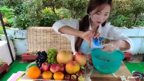 [클립]비오는날 신입먹방 골뱅이소면♡과일잔뜩파티♡ Soop Vod