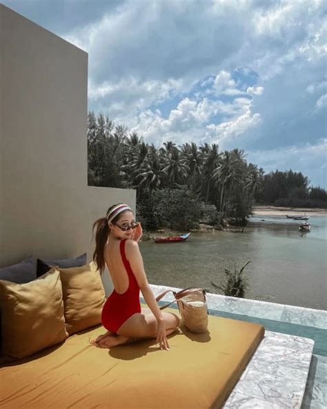 พิม พิมประภา ชุดว่ายน้ำ เสิร์ฟความเซ็กซี่เย้ายวน