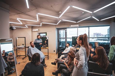 Курсы повышения для парикмахеров барберов и мастеров маникюра в Красноярске и Москве