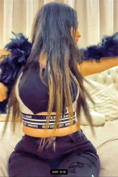 Killer Curves〰️🤤 Scrolller