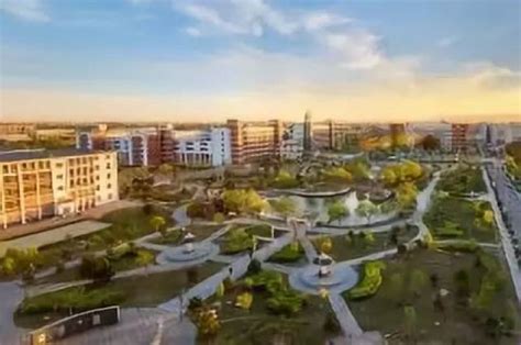 内蒙古电子学院职业技术宿舍大山谷图库