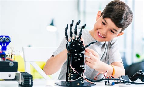 7 Famous Computer Programmers Who Started Programming At An Early Age