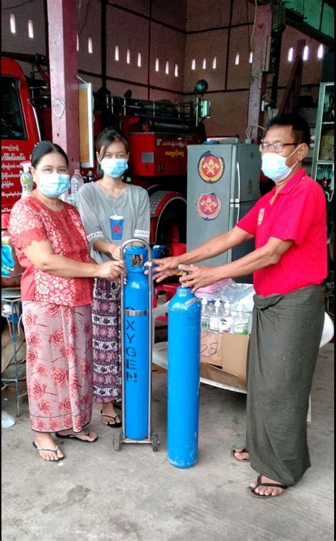 အလှူရှင်များက ကိုဗစ် ၁၉ရောဂါကာကွယ်ရေး အထောက်ကူပြုပစ္စည်းများအား အရန်မီးသတ် စခန်းသို့ ပေးအပ်လှူဒ