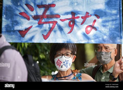231230 PÉKIN 30 déc 2023 Xinhua des gens assistent à un