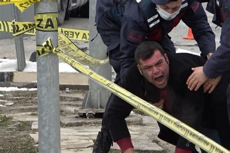 Kazada Annesini Kaybeden Acılı Adam Sinir Krizi Geçirdi İhlas Haber