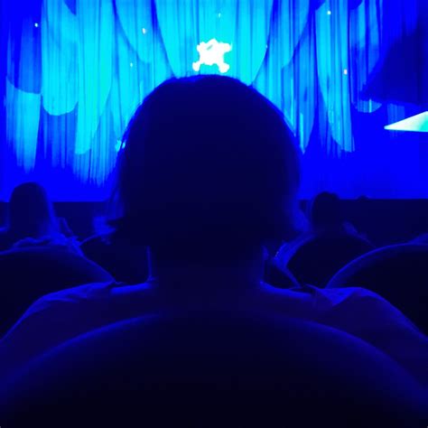 Создать мем зал кинотеатра сцена темнота Картинки Meme arsenal com