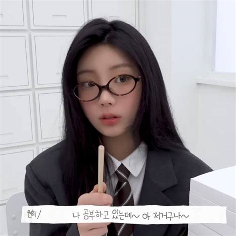 Illit Community Post 원희 표정 너무 귀여워요 원희가 그런 사람이라 다행이에요 나는 당신을 많이