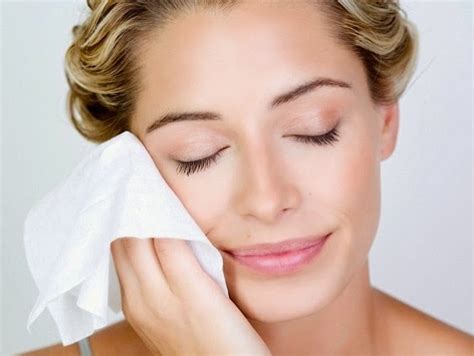 Steps To Remove Your Makeup Properly