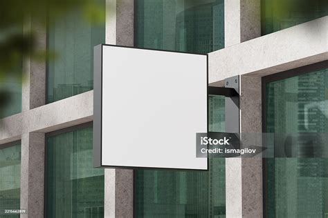 낮에는 도시 환경에서 유리창과 콘크리트 세부 사항이있는 건물 정면에 장착 된 현대적인 사각형 간판 모형 3d 렌더링 0명에 대한 스톡 사진 및 기타 이미지 Istock