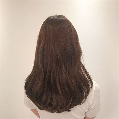 💎 중간머리 빌드펌 💎 자연스러운 무드의 고급스러운 빌드펌 스타일 긴머리 기장까지 가장 기르기 편한 예쁜 스타일이에요 💜 펌에서 가장 중요한 컷 얼굴라인을