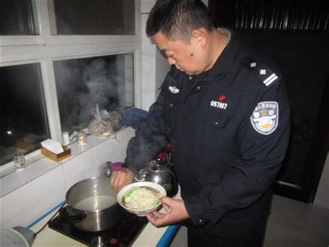 雅安市公安局雨城區分局南郊派出所救助一名走失老人 每日頭條