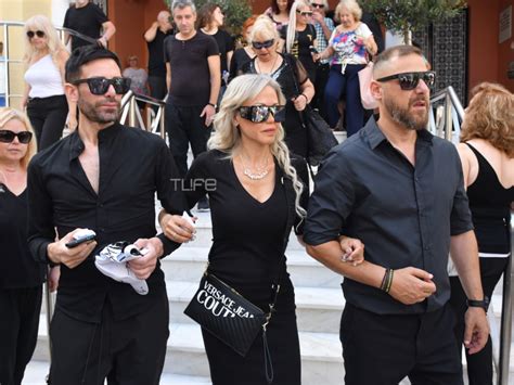 Νίκος Φλωρινιώτης Η φωτογραφία πάνω από τον τάφο του πατέρα του τρεις μήνες μετά τον θάνατό