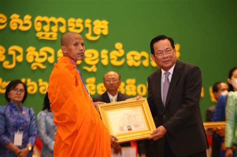 សម្ដេចតេជោ ហ៊ុន សែន បន្ដអំពាវនាវខ្មែរនៅក្រៅប្រទេស ឲ្យមកលេងស្រុកកំណើត វិមាន៧មករា