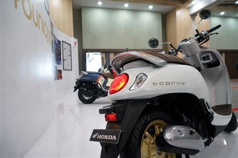 Scoopy Lama Vs Baru Perbandingan Spesifikasi Dan Harga Musafir Digital