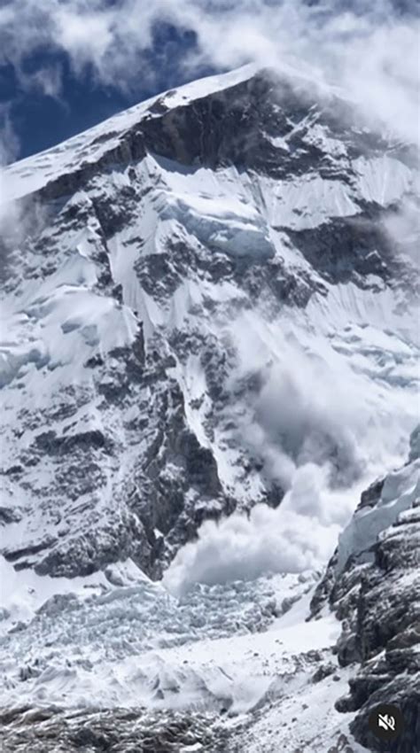 에베레스트 아이스폴 지대 눈사태로 3명 실종