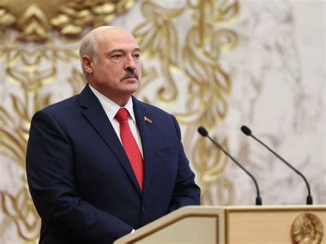 Лукашенко ответил Макрону на призыв уйти в отставку - TOPNews.RU