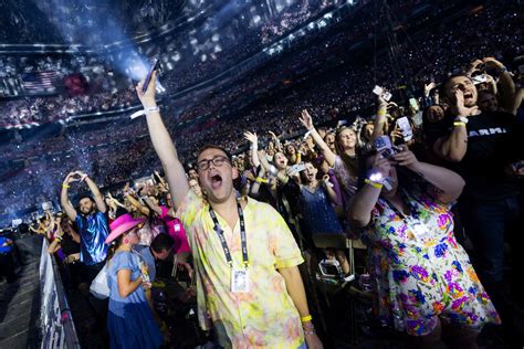 Taylor Swift Crowd