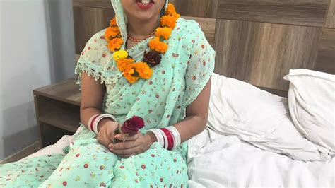 Sasur Ne Bahu Ko Khet Dikhane Ke Bahane Main Dost Ke Room Lejake Bahu