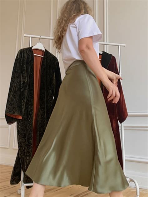 Шелковая юбка миди по косой — Teletype